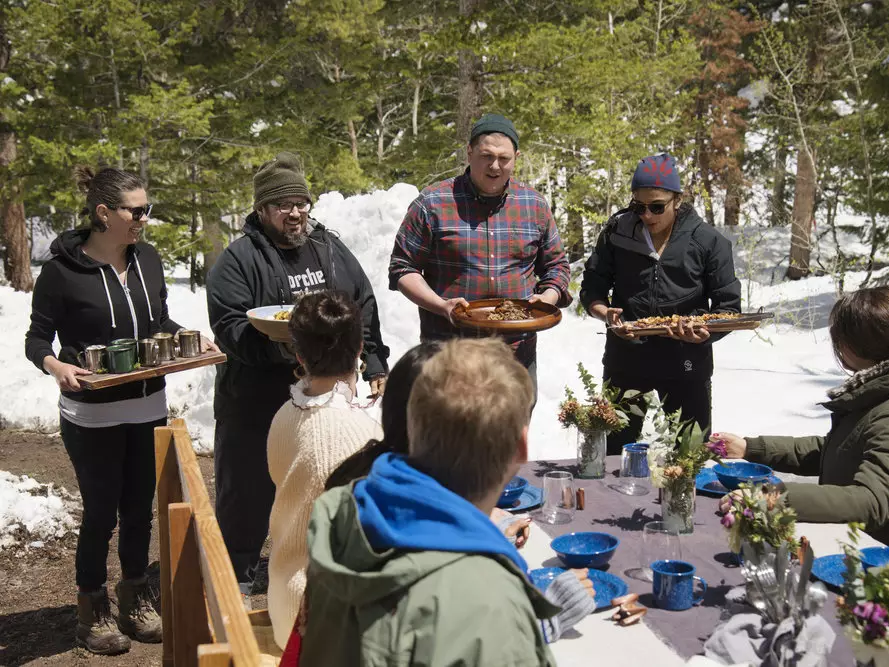 Käch presentéieren Camping Platen op Top Chef