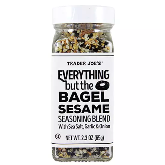 Je moet Trader Joe's New Everything But the Bagel Sesame Seasoning proberen