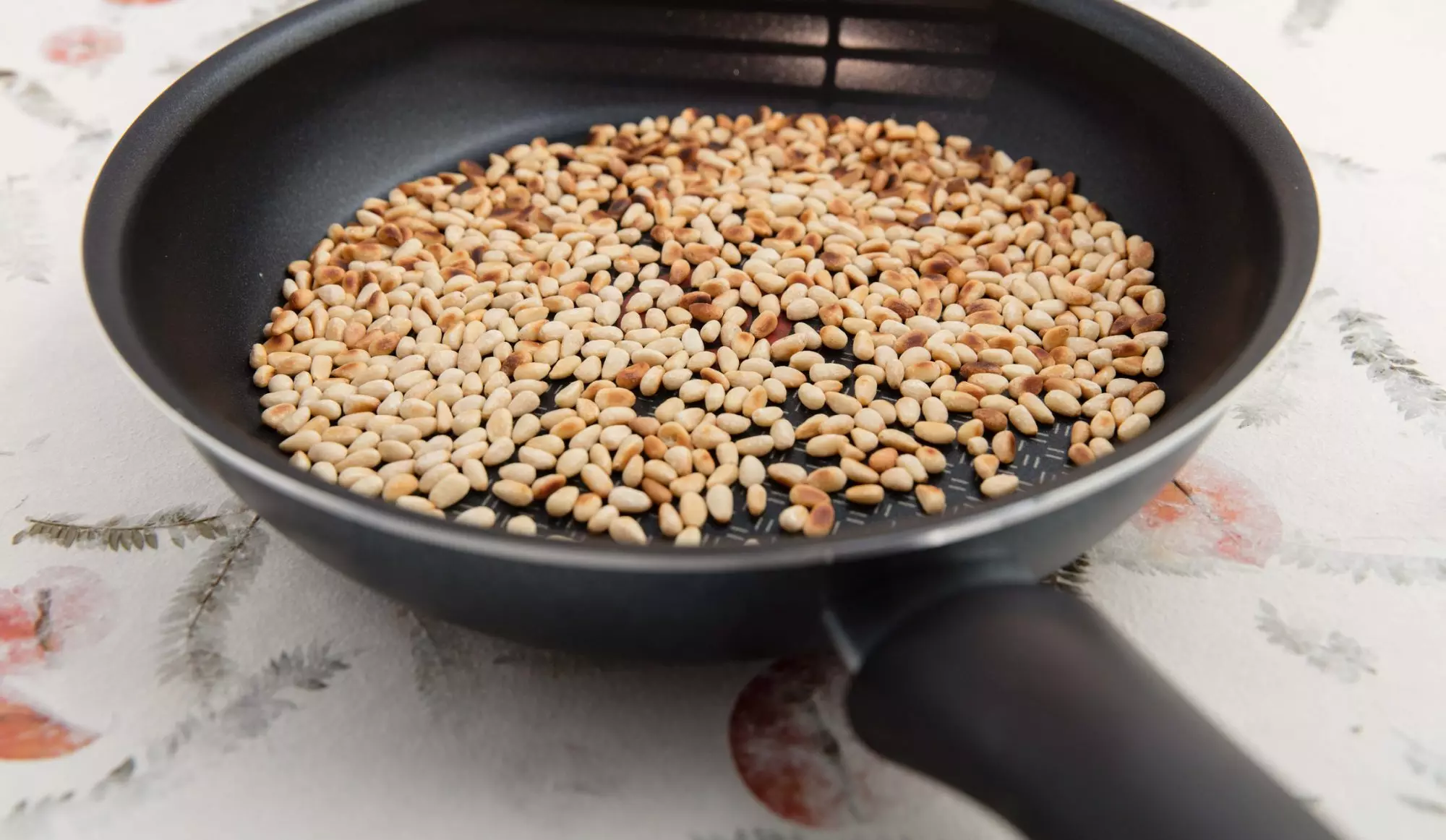 De wiere bêste manier om nuten te toasten