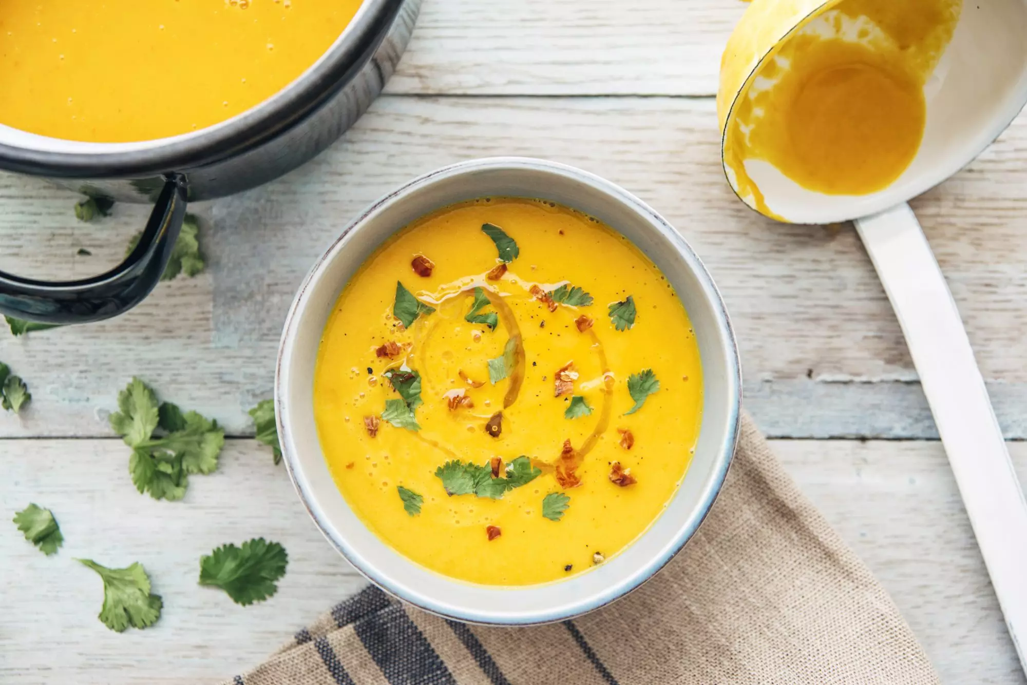 Cómo convertir cualquier vegetal sobrante en una sopa cremosa