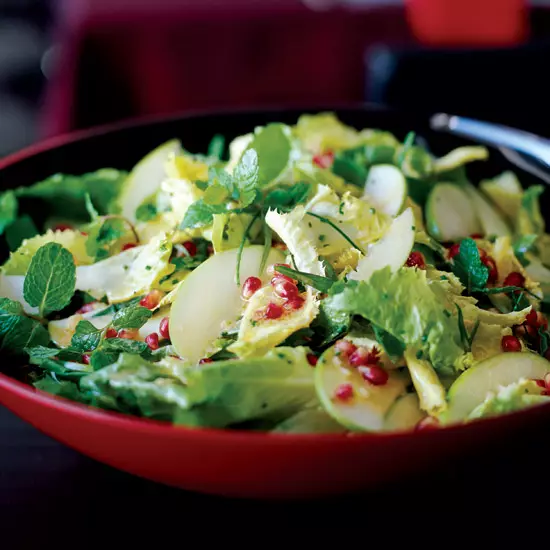 Insalata Di Scarole Ed Erbe Fresche Con Mele E Melograni