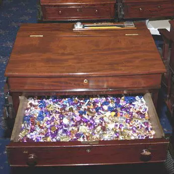 candy-desk-senaat