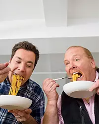 Kuirado-Konsiloj de Mario Batali por Jimmy Fallon