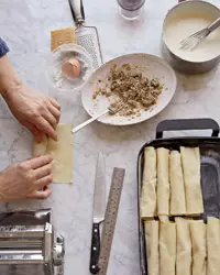 Канеллоні з грэцкімі арэхамі і смажаным шалфеем