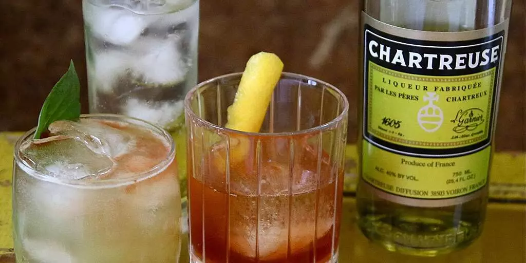 Сары Chartreuse көмегімен жасауға арналған 3 коктейль