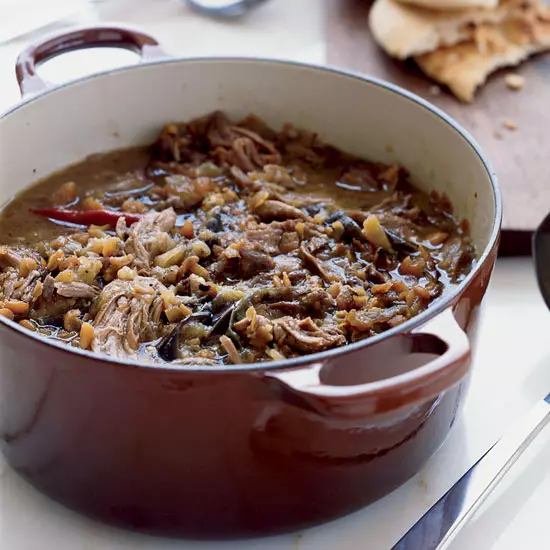 Iraakse lams- en auberginestoofpot met pitabroodjes