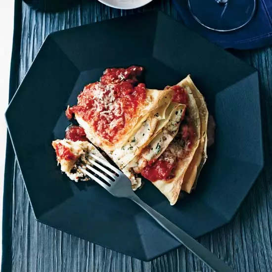 Crespelle nrog Ricotta thiab Marinara