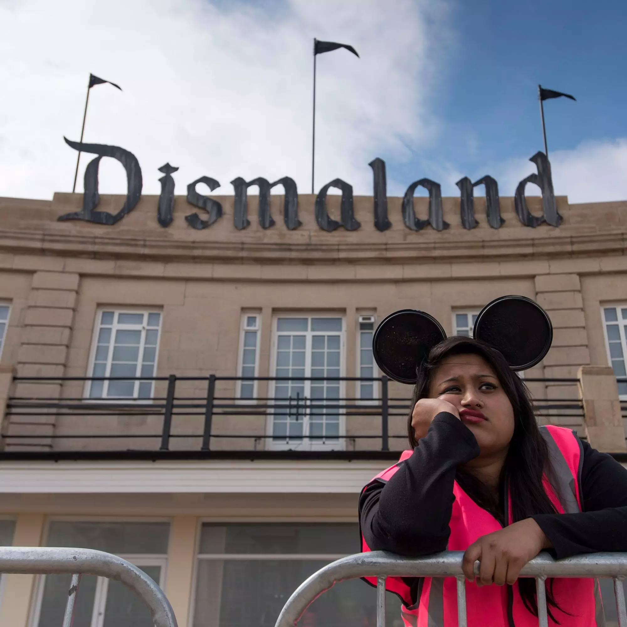 FWX ПАРТНЬОР TL BANKSY DISMALAND 1