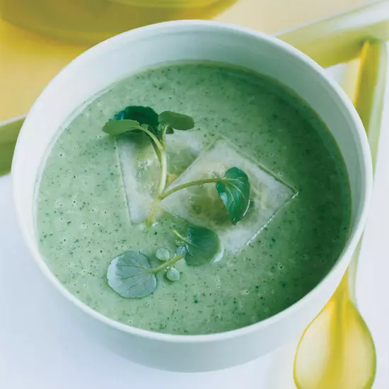 Sopa De Berros Con Pepinos Encurtidos