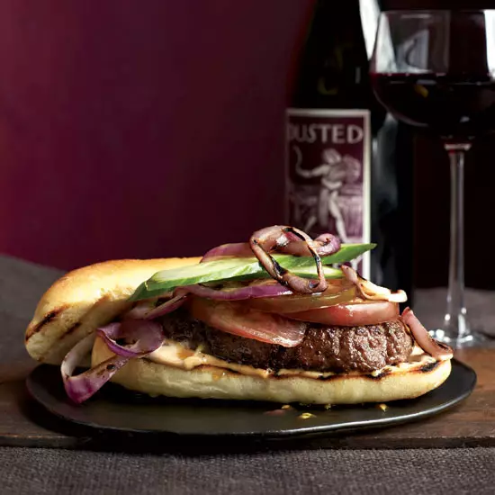 Cumin-Spiced Burgers tare da Harissa Mayo