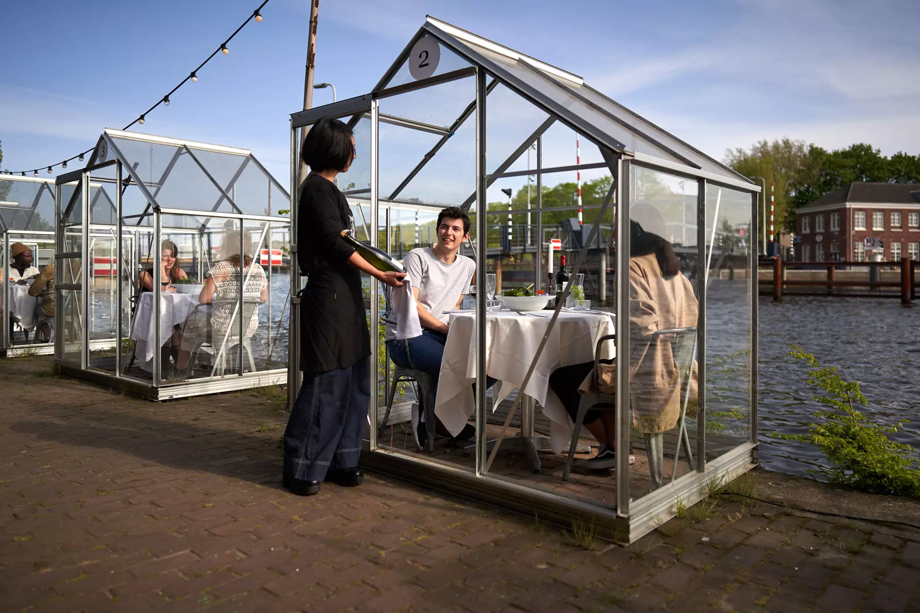 See Amsterdami restoran paneb lauad üksikutesse kasvuhoonetesse 138138_1