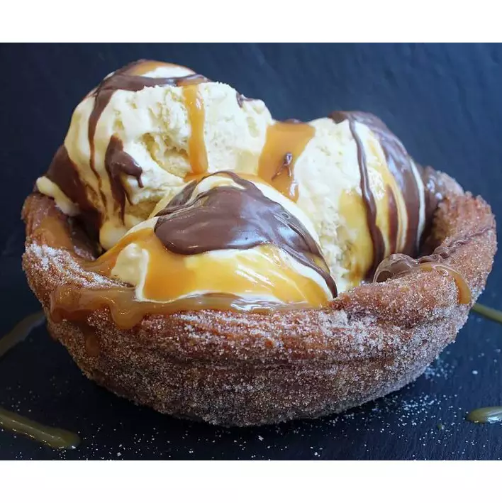 KEM CHURRO ICE BOWL VỚI NUTELLA VÀ MUỐI CARAMEL FWX