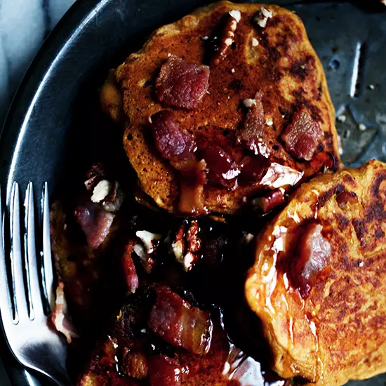 Bacon-maukeni-Pecan Pancakes