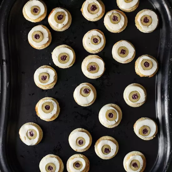 Scallop-ati-Olifi Eyeball Canapés