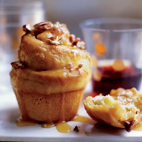 19 tháng 2: Butterscotch Sticky Buns