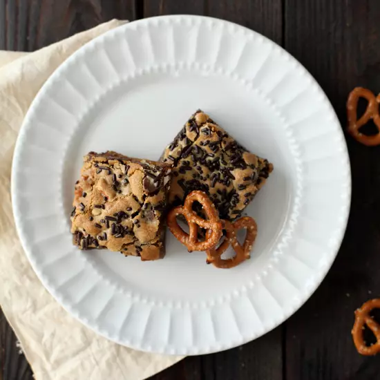 Barres aux pépites de chocolat et aux bretzels