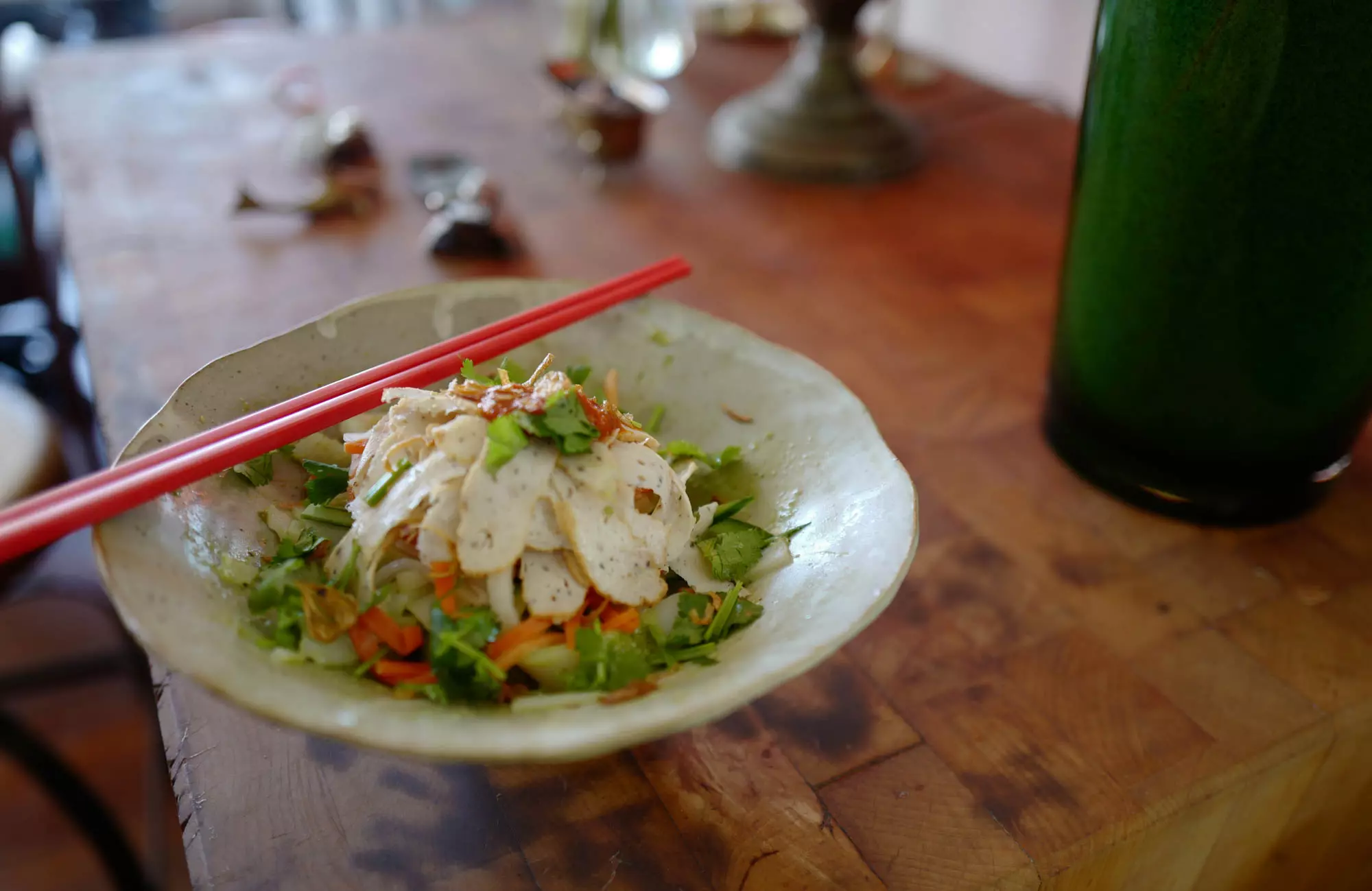 Salade de nouilles de riz au café Cicada