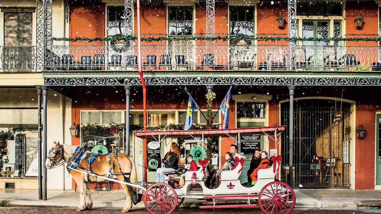 natchitoches-christmas-trolley-southern-living-FT-SYND1216.jpg