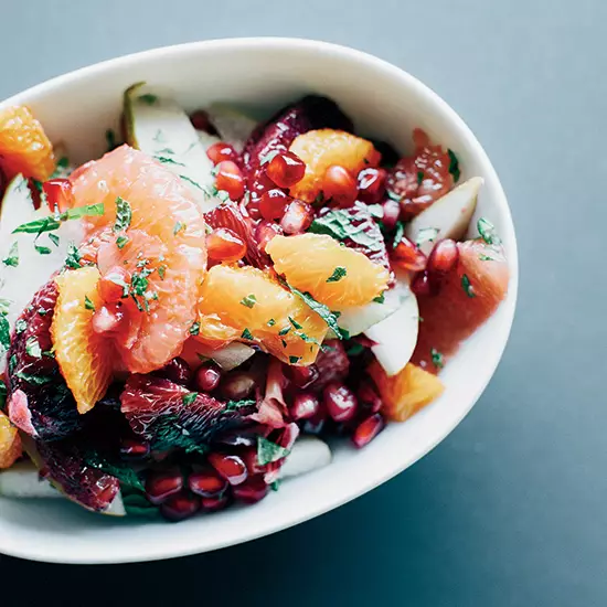 Winter Fruit Salad sa Ginger-Lime Syrup