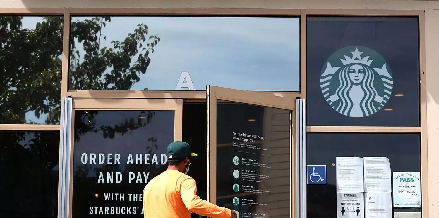 Sumarleikur Starbucks er kominn aftur til að hjálpa þér að fá ókeypis drykki