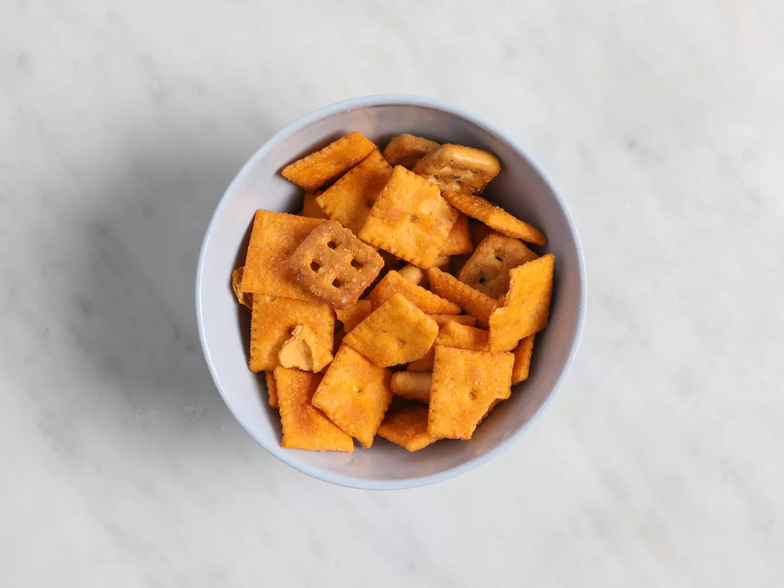 I-Duoz Cheddar Jack ne-Sharp Cheddar Pretzel Cheez-Its