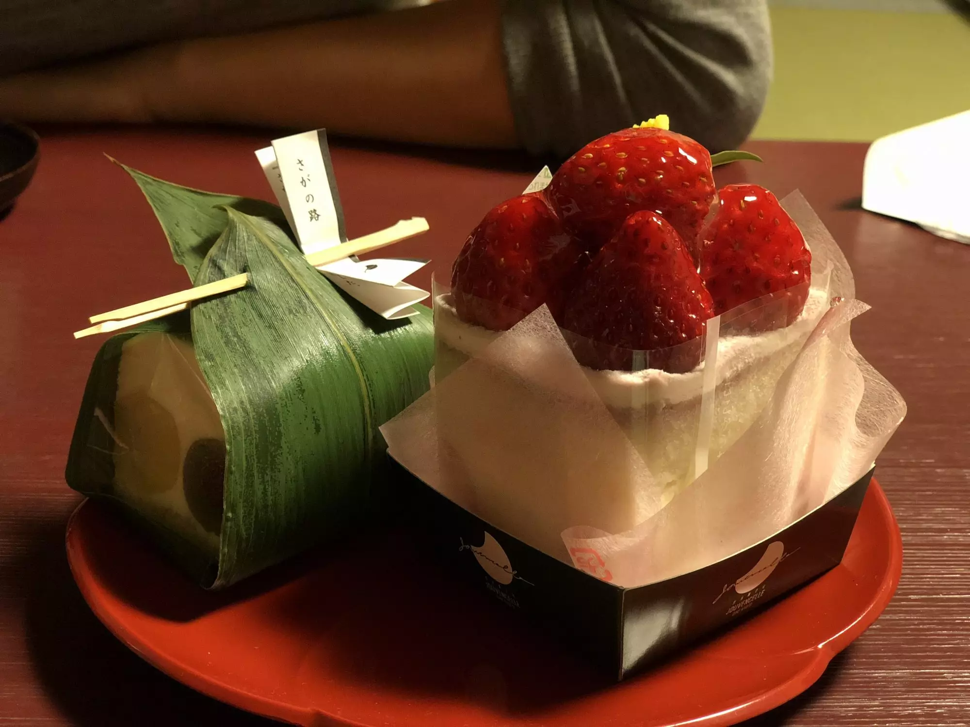 omotenashi-જાપાની-આતિથ્ય-maiko-kyogoku-bessou-nyc-blogpost-cakes.jpg