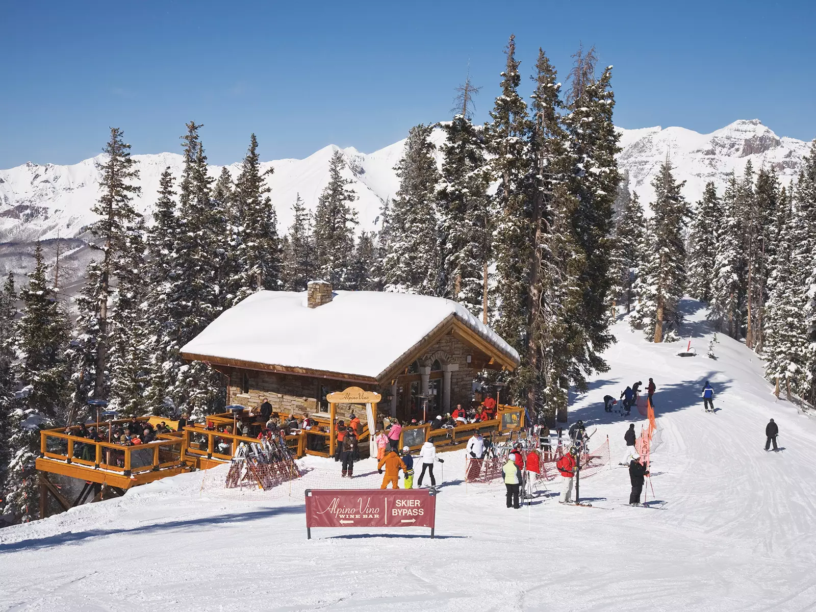 restaurace alpino vino v lyžařském středisku ski telluride