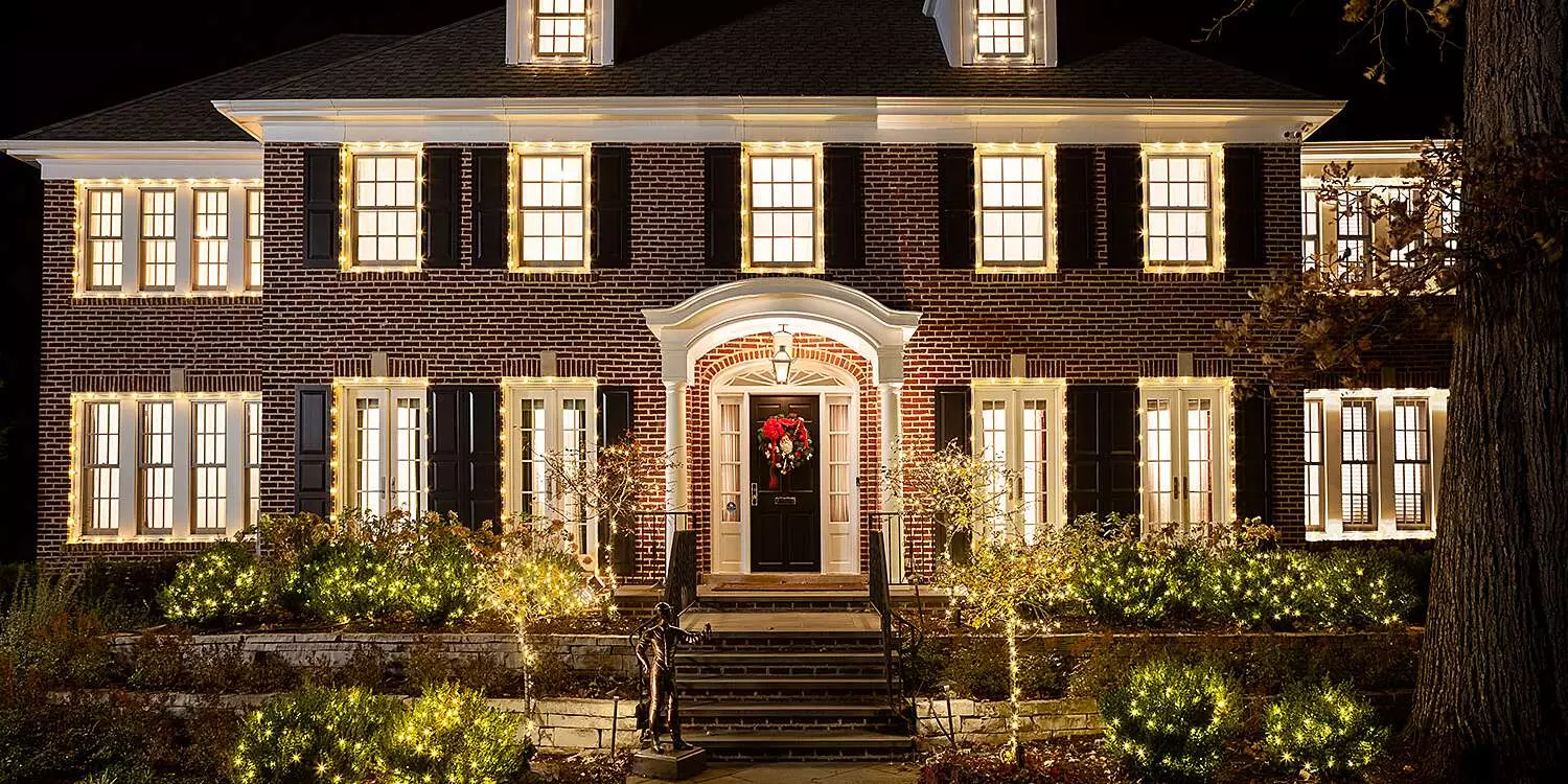 Devin Ratray o Home Alone, A.K.A. 'Buzz,' i gynnal Airbnb Un Noson Aros yn Iconic Movie House