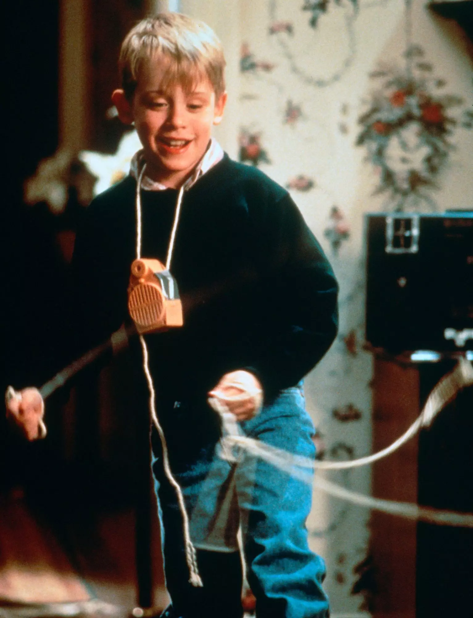 Macaulay Culkin sam w domu - 1990