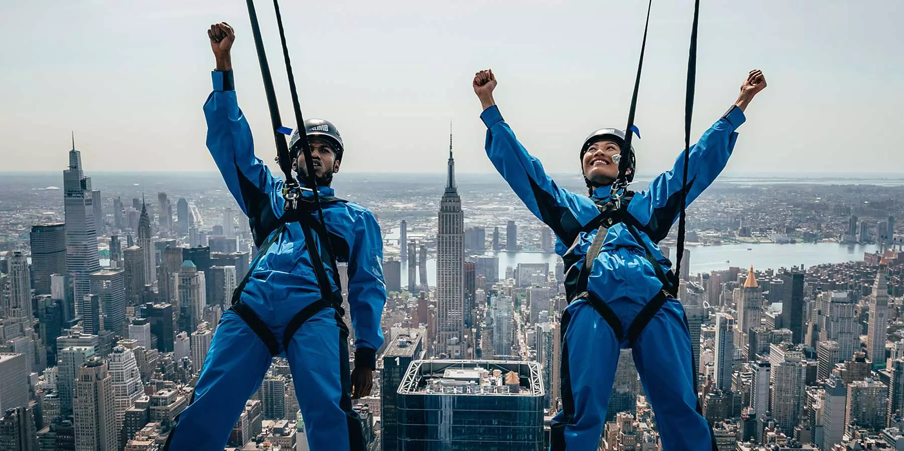 O le Bayi Ṣe iwọn Apa ti NYC Skyscraper - ati Ṣe ayẹyẹ Pẹlu Gilasi ti Champagne ni Oke