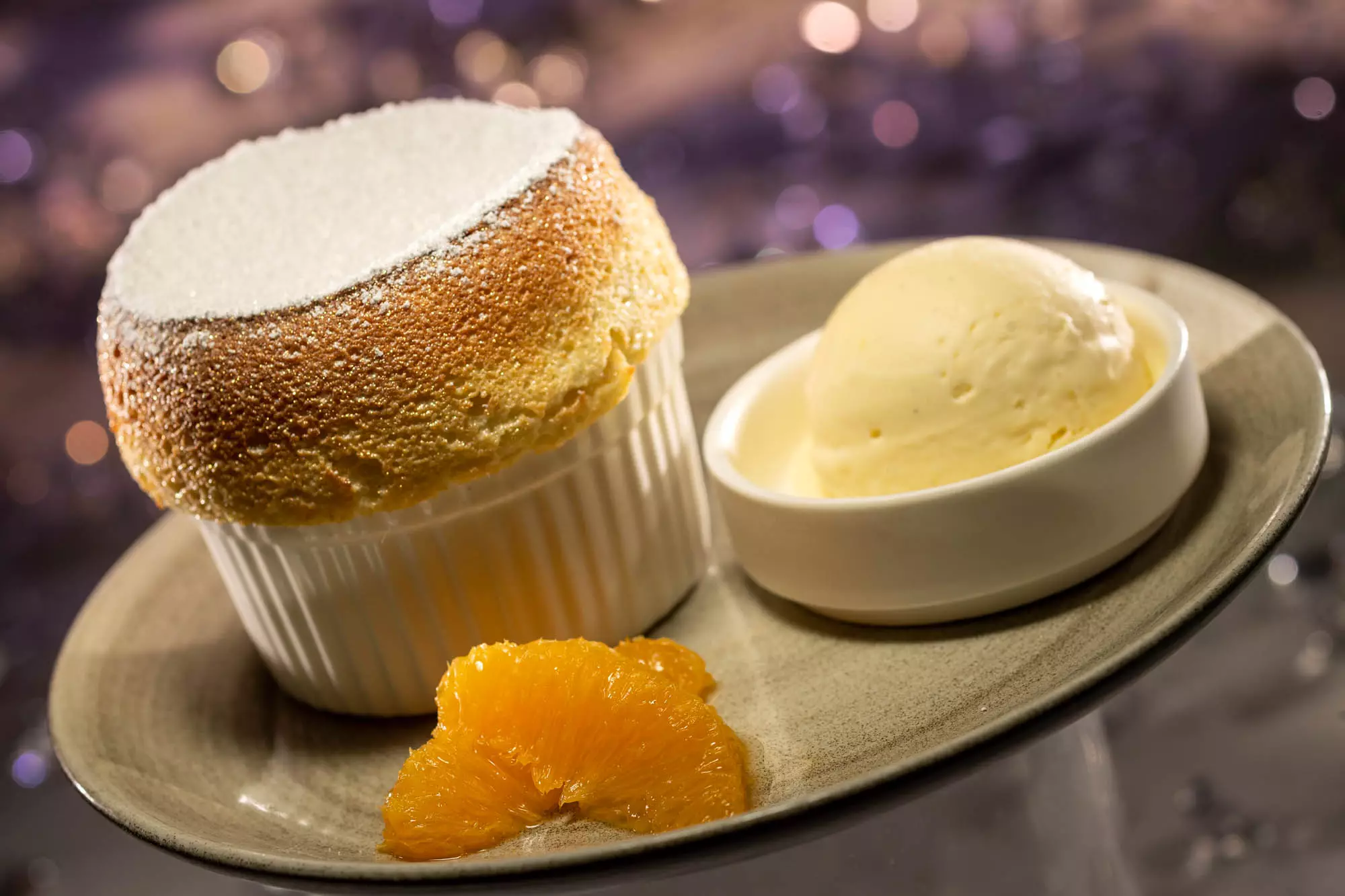 Souffle ya Grand Marnier kutoka Menyu ya Maadhimisho ya Miaka 50 katika Hoteli ya California Grill Contemporary