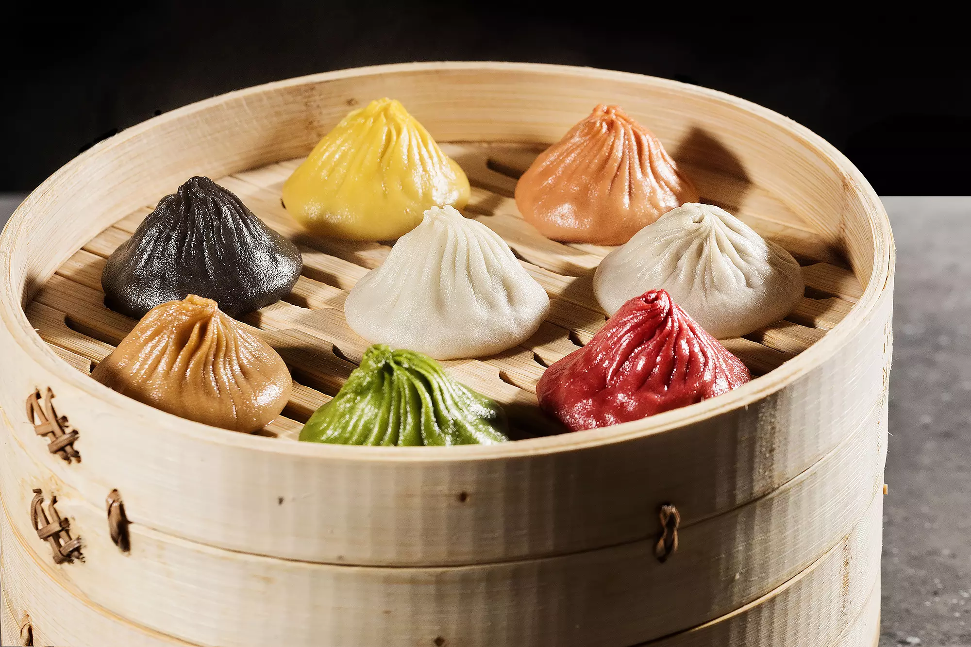 Ang rainbow soup dumpling ng Paradise Dynasty