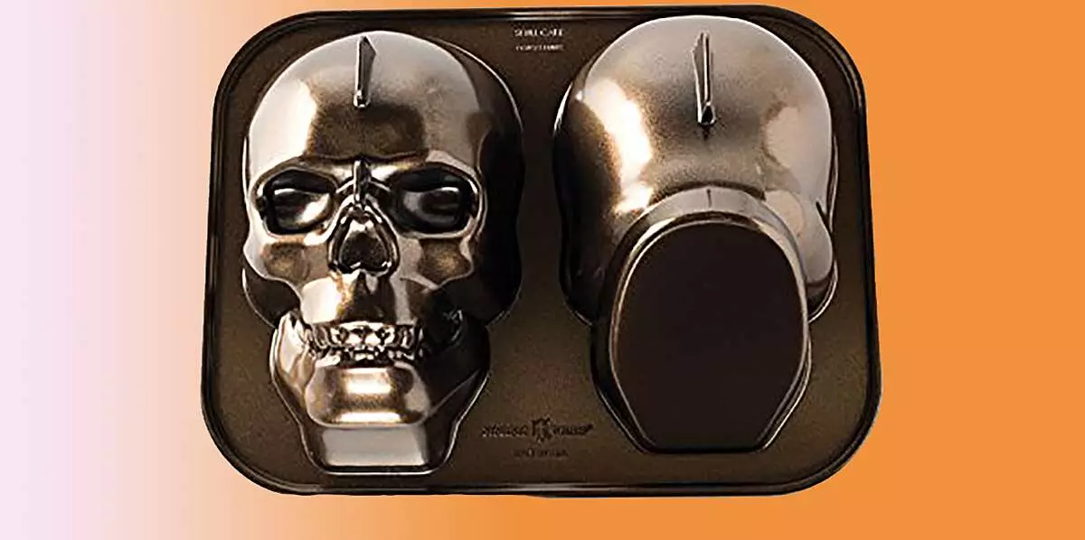 Estos moldes para pasteles de Halloween son tan geniales que dan miedo, y están en oferta