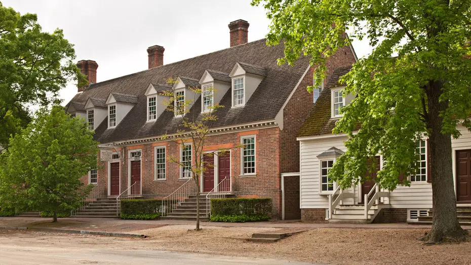 Ngoku unokuhlala kwizindlu ezixhaphakileyo zeColonial Williamsburg ngeHalloween