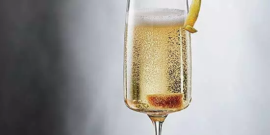 5 Úsáid is Fearr Do Champagne na hAthbhliana atá fágtha