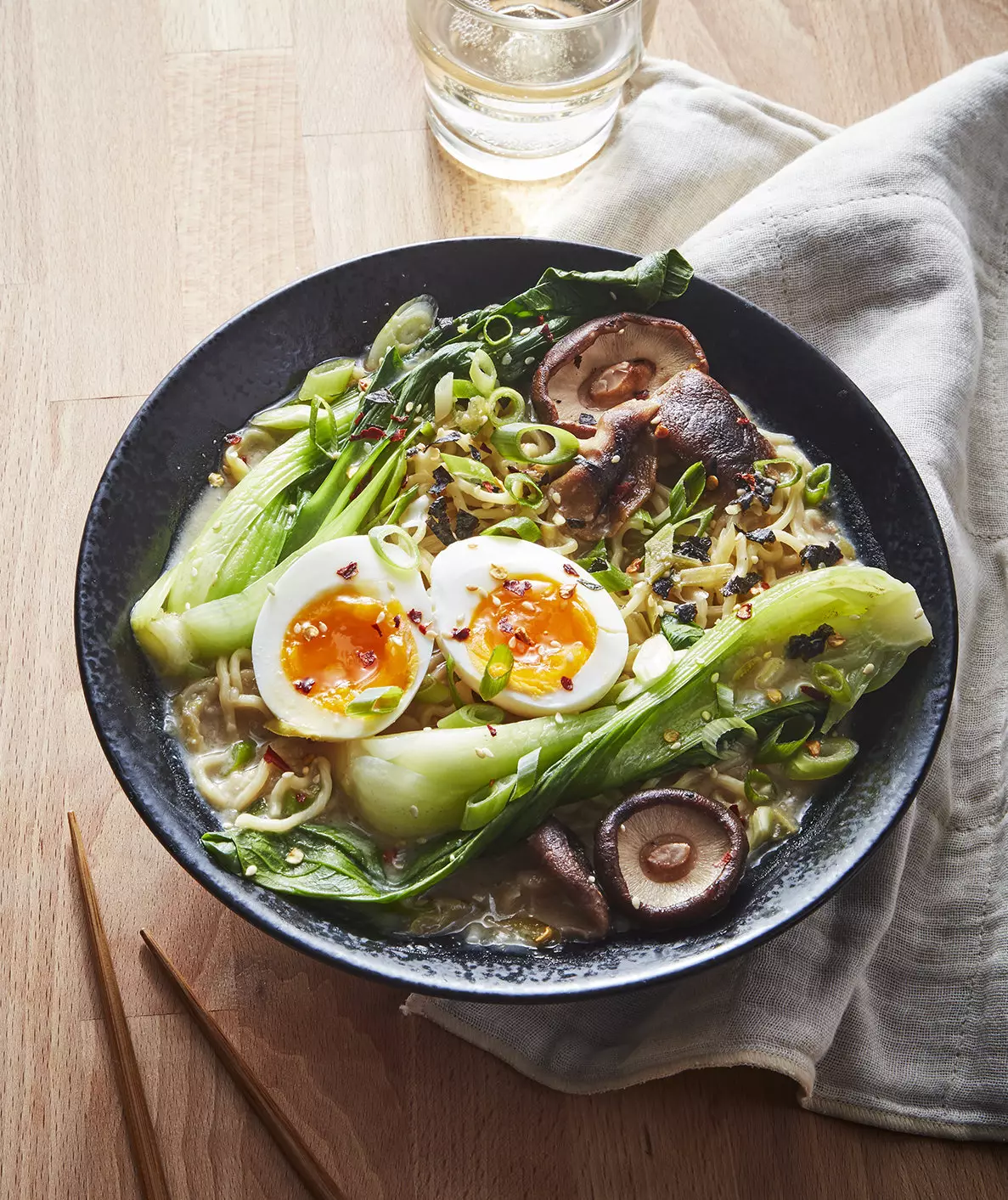 Hogyan hagyd el az instant tésztát, és készítsd el a legegyszerűbb házi ramen-t