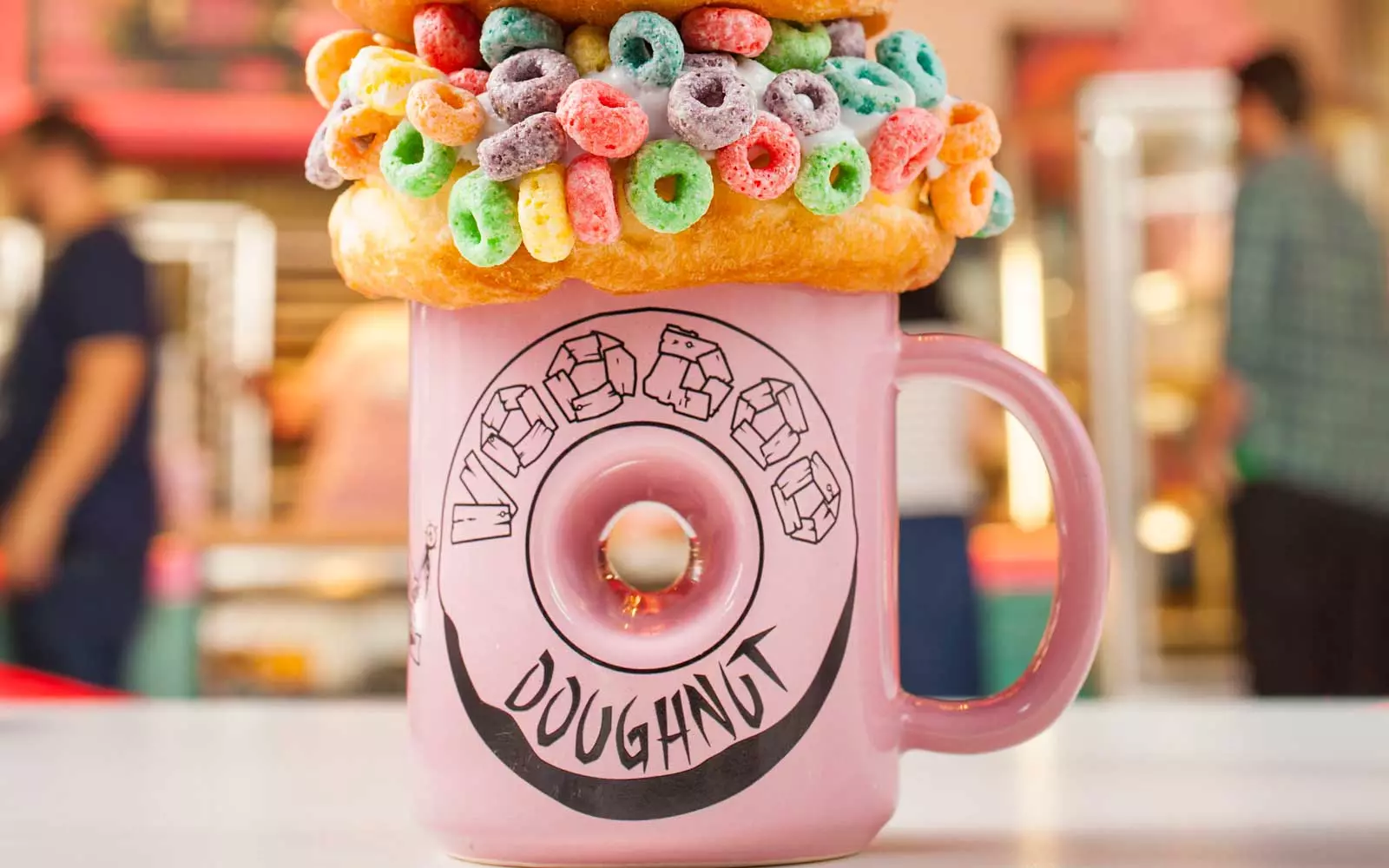 “VooDoo Donuts” uniwersal şäher gezelençine gelýär