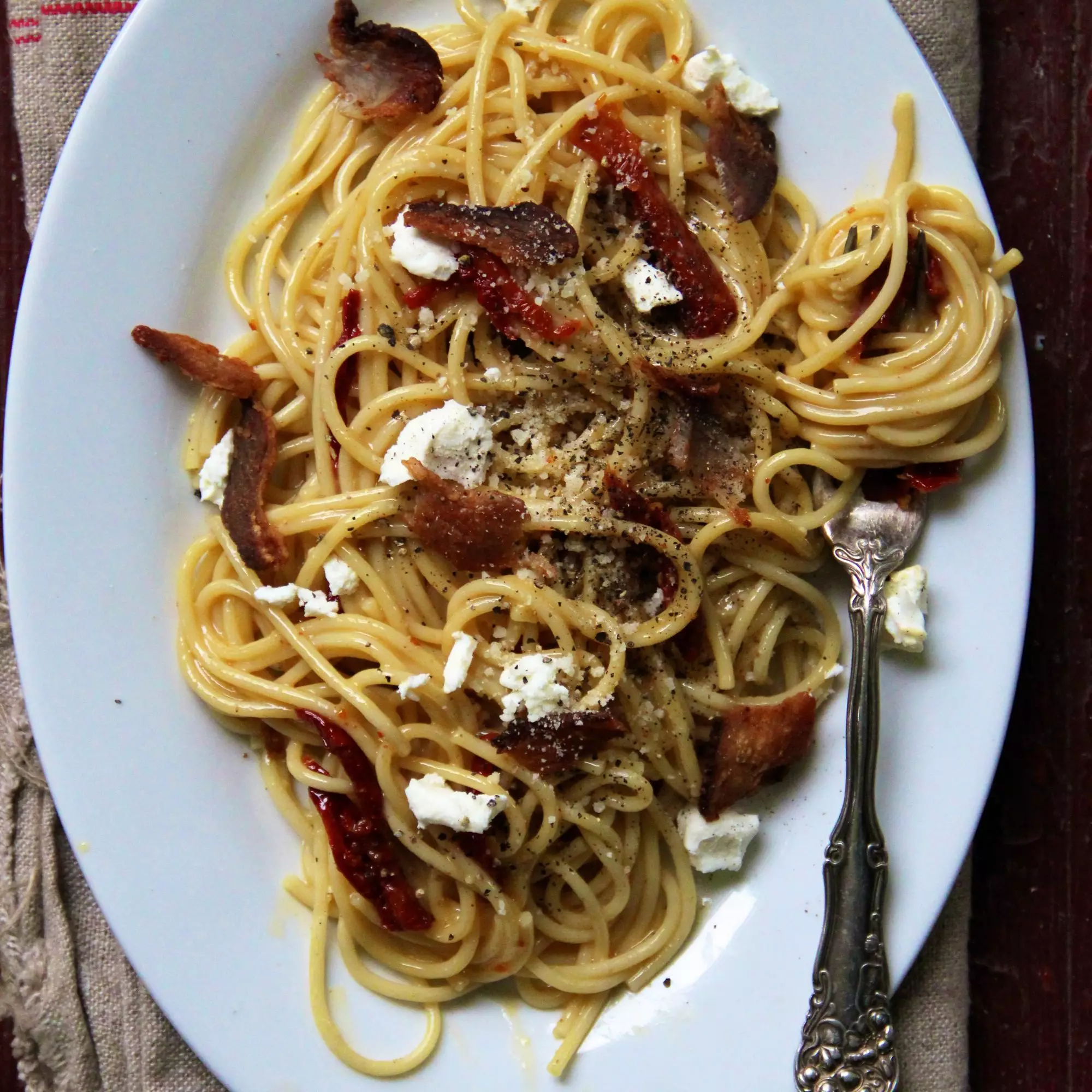 Sušené paradajky a kozí syr Carbonara