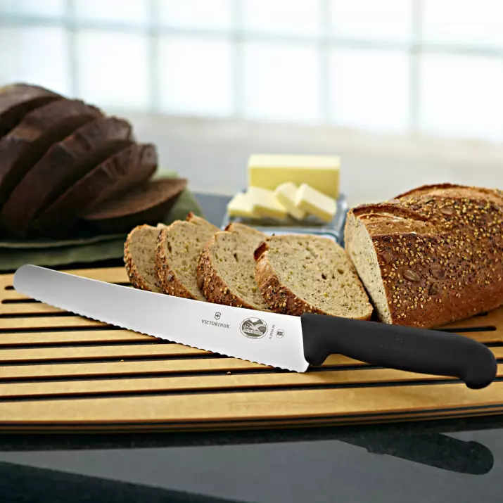 Zubatý nůž na chleba
