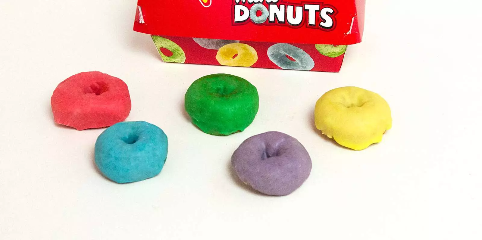 हामीले Froot Loops डोनट्स कोसिस गर्यौं र कुनै पनि हिसाबले पछुताउँदैनौं