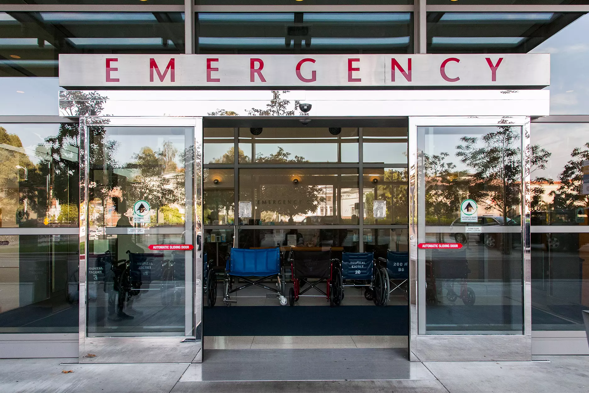 Glitpordoj de krizĉambro en hospitalo