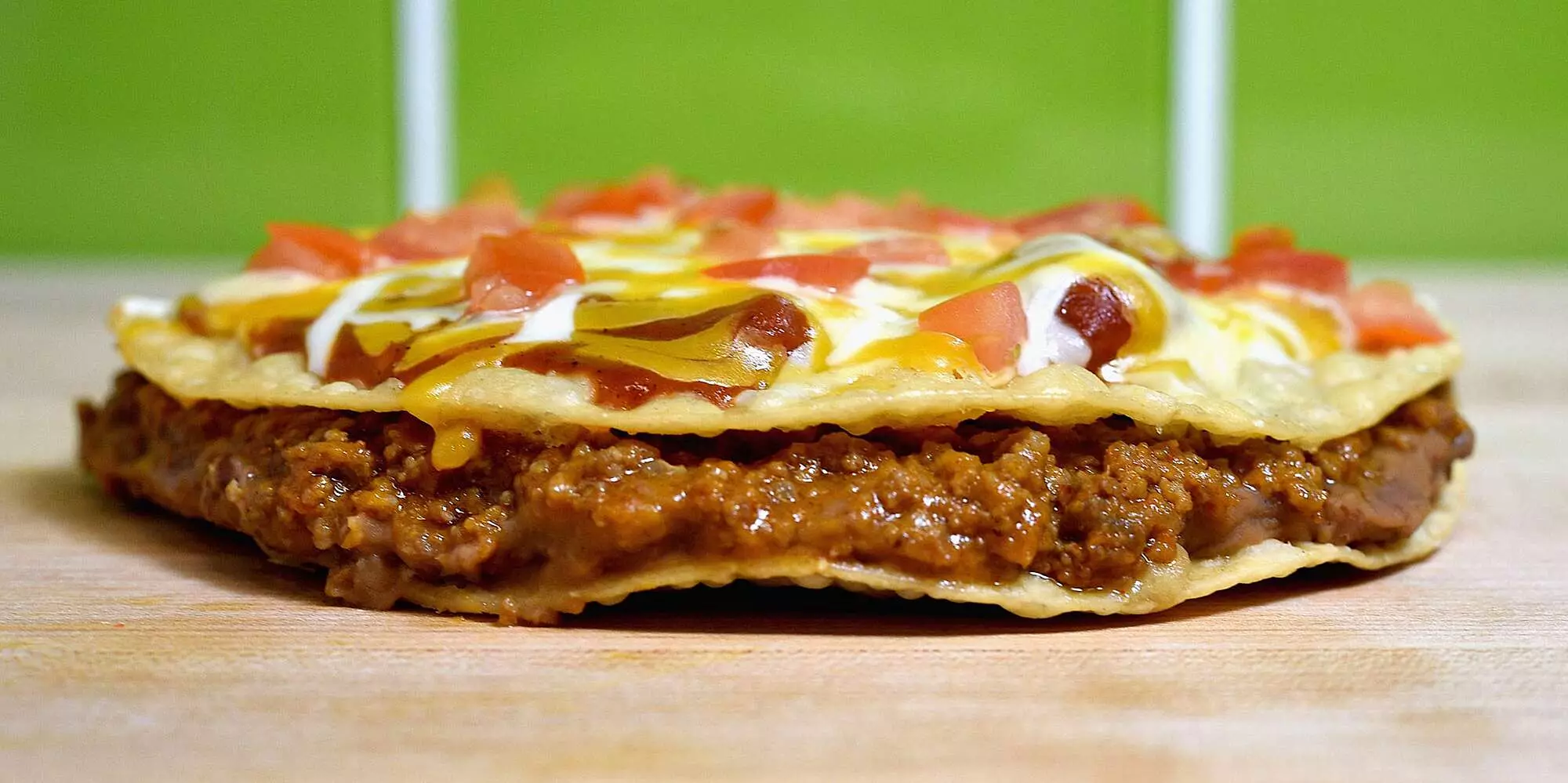 Chikumbiro Chekuchengetedza Taco Bell's Mexican Pizza Ine Anopfuura 100,000 Masiginecha.