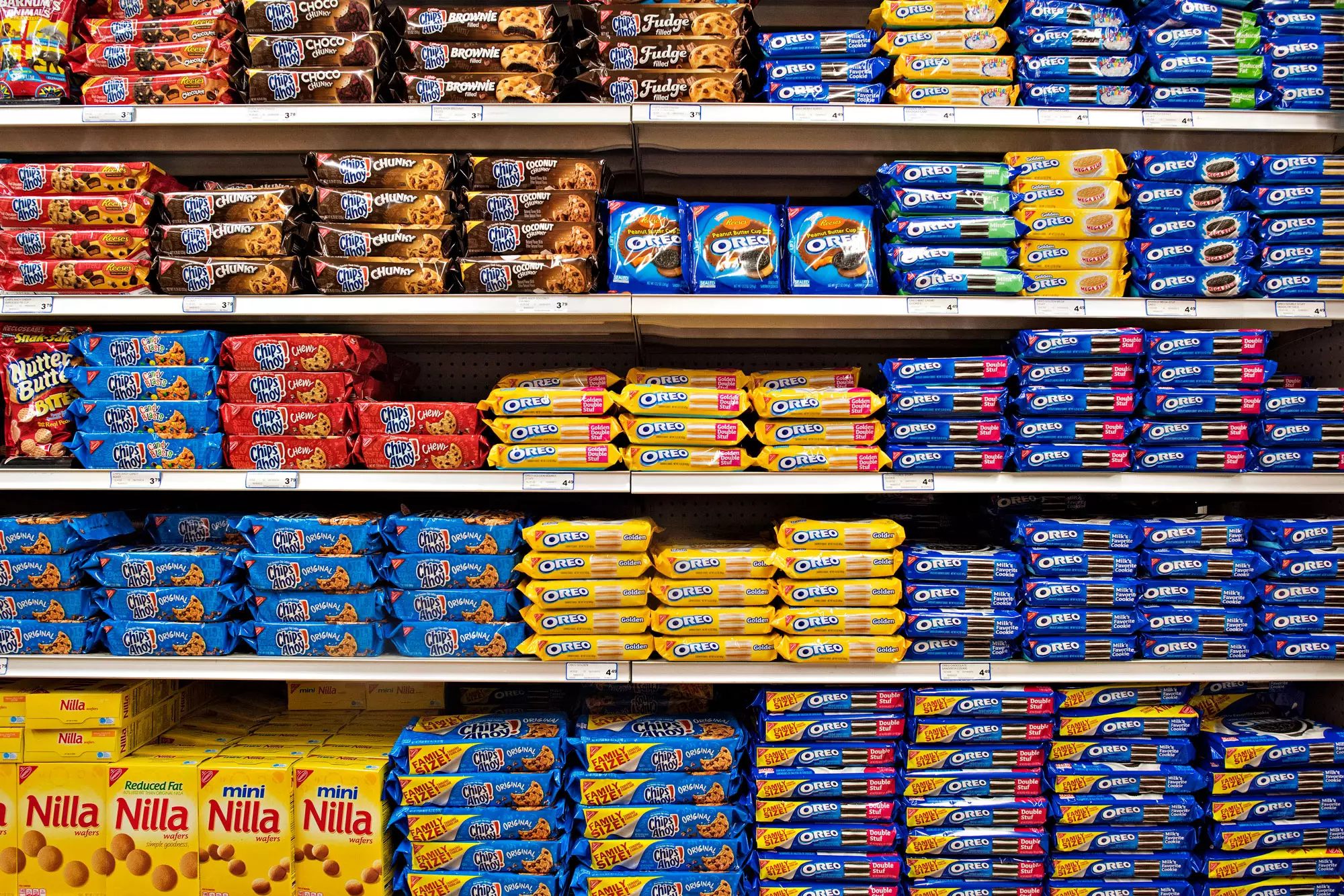 Produk cookie Mondelez International, Inc. kalebu merek Oreo, Chips Ahoy, lan Nilla lungguh ing rak supermarket ing Princeton, Illinois, AS, ing Rebo, 1 April 2015.