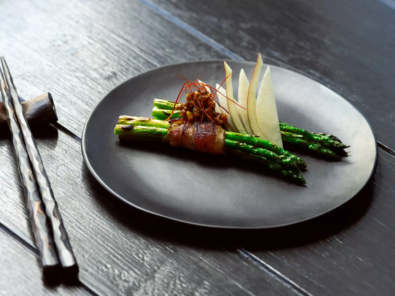 Asparagus sing dibungkus daging babi