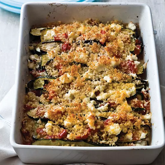 Layered baranjely, zucchini ary voatabia Casserole