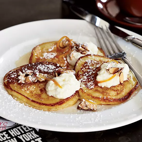 Breslinin Ricotta-pannukakkuja appelsiinisiirapin kera