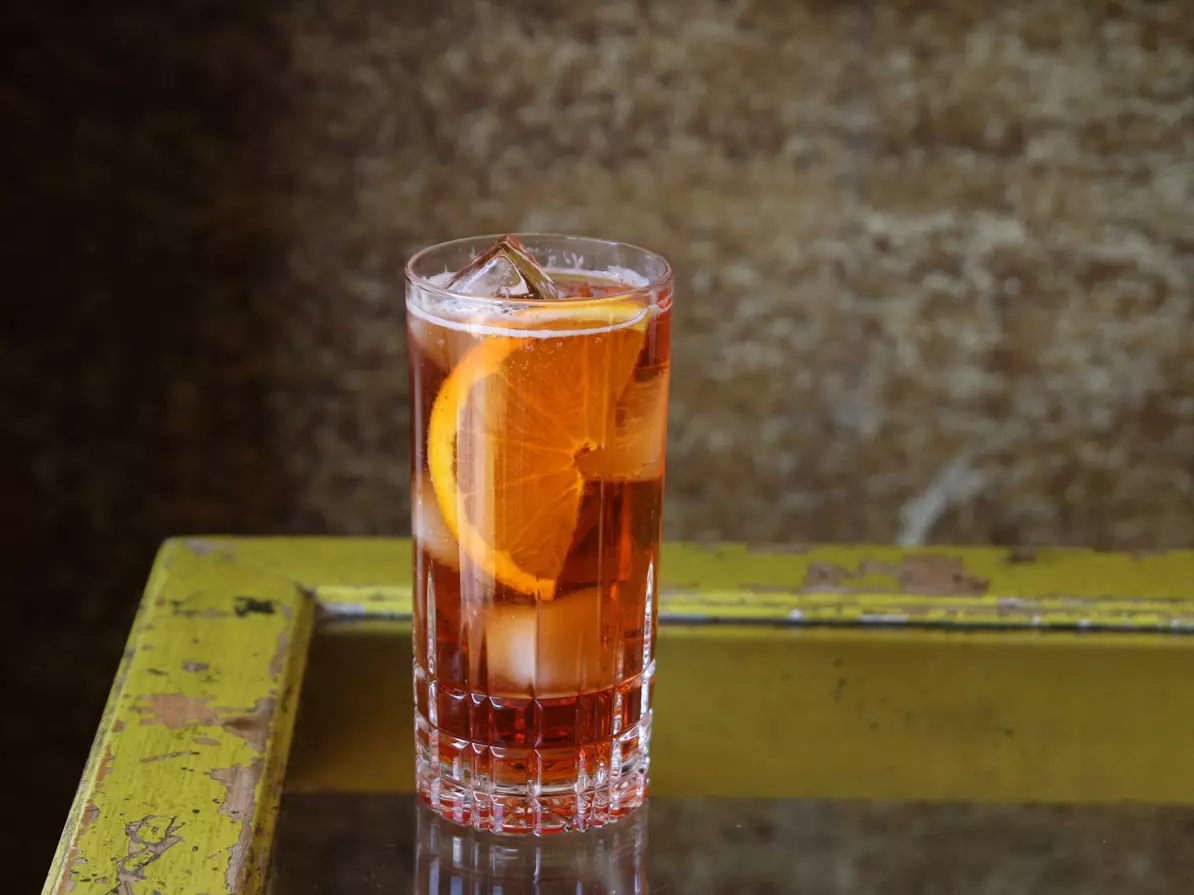Bitter oranje cocktail