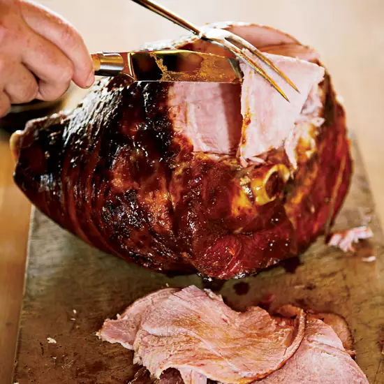 Prunes နှင့် Dr Pepper-Glazed Ham