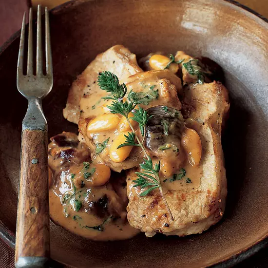 Veal Medallions ກັບ Fig ແລະ Almond Cream Sauce