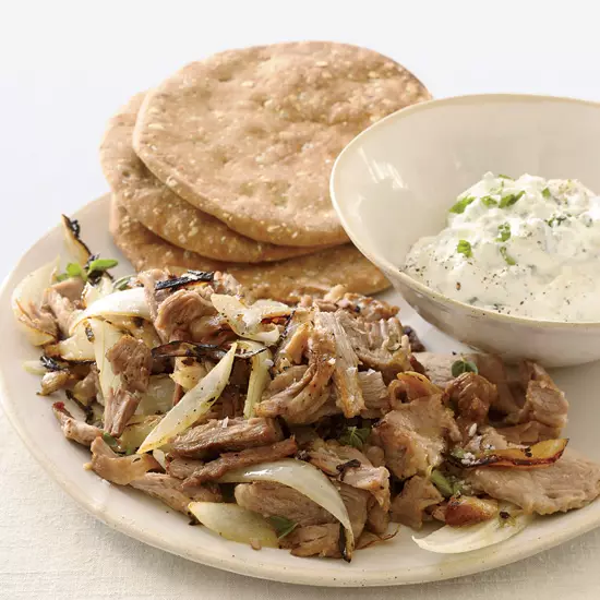 Souvlaki anụ ezi na Tzatziki